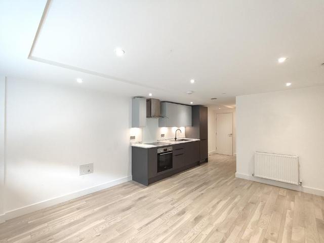 Windmill Lane, Hanwell Studio to rent £1,350 pcm £312 pw
