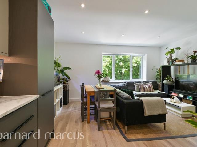 Windmill Lane, Hanwell UB2, 1 bed flat to rent, £1,600 pcm | PrimeLocation