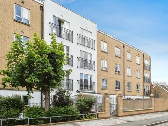 Windmill Lane, London, 2 Bedroom Flat