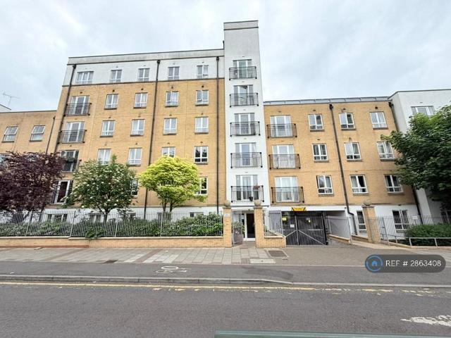 Windmill Lane, London, E15 2 bed flat to rent £2,200 pcm £508 pw