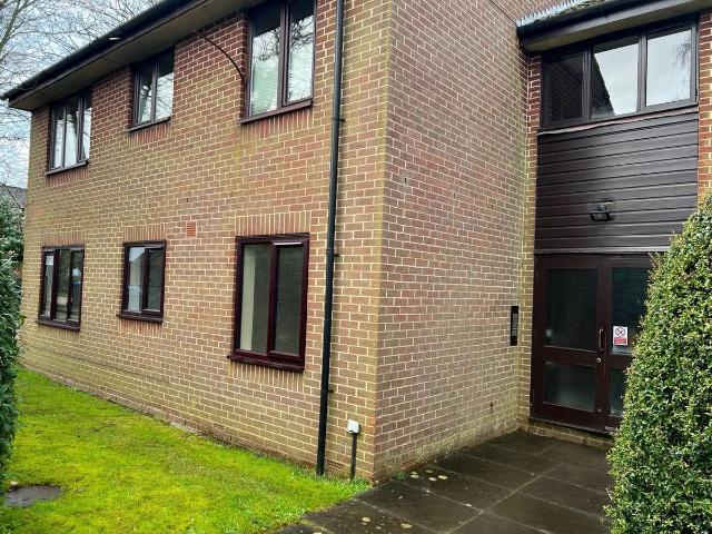 Windmill Platt, Handcross RH17, 1 bed flat to rent, £1,075 pcm | PrimeLocation