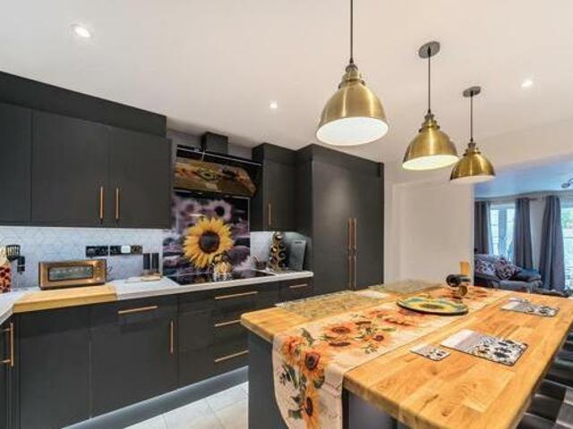 Windmill Road, North Leigh, 2 Bedroom Semi detached