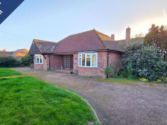 Windmill Road, Bradfield, Manningtree 4 bed bungalow to rent £2,350 pcm £542 pw