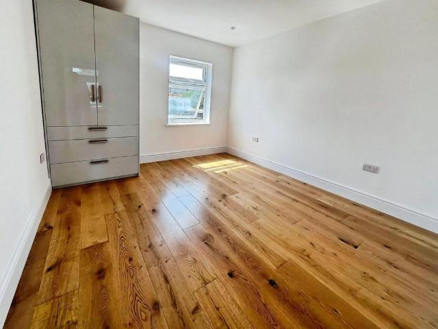 Windmill Road, Brentford, TW8 0QQ 2 bed house to rent £2,300 pcm £531 pw
