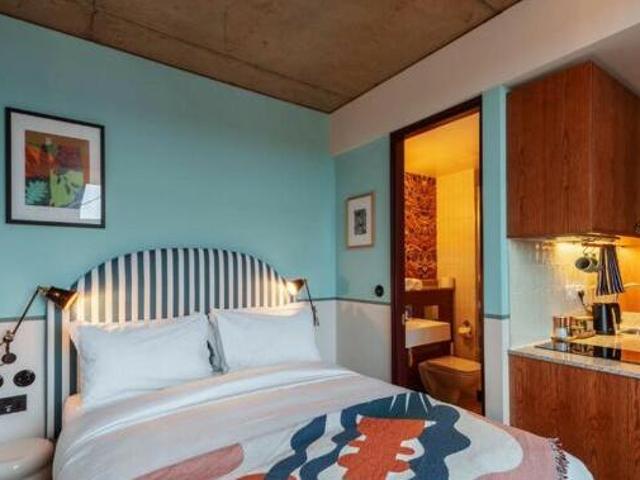 Windmill Road, London, 1 Bedroom Serviced