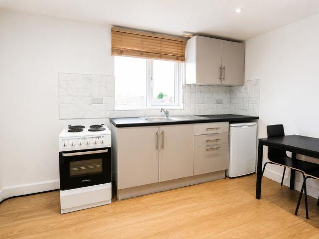 Windmill Road, London N18, 1 bed flat to rent, £1,300 pcm | PrimeLocation
