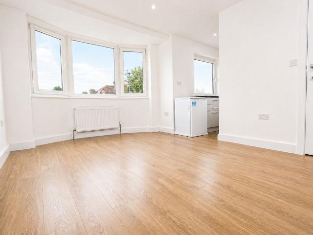 Windmill Road, London N18, Studio to rent, £1,050 pcm | PrimeLocation