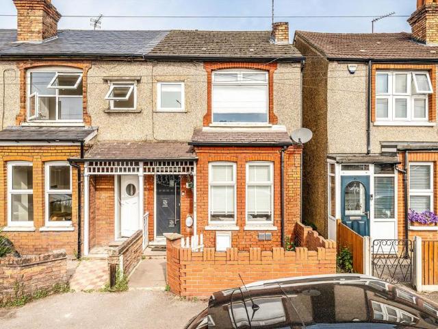 Windmill Road, Sunbury On Thames TW16 2 bed end of terrace house to rent £1,995 pcm £460 pw