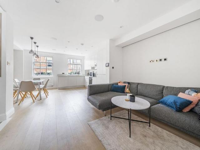 Windmill Street, Fitzrovia, London, W1T 3 bed flat to rent £6,933 pcm £1,600 pw