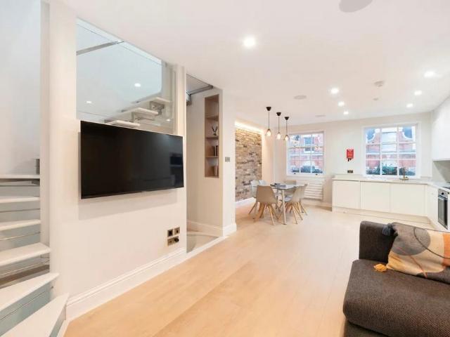 Windmill Street, London W1T 3 bed flat to rent £9,750 pcm £2,250 pw