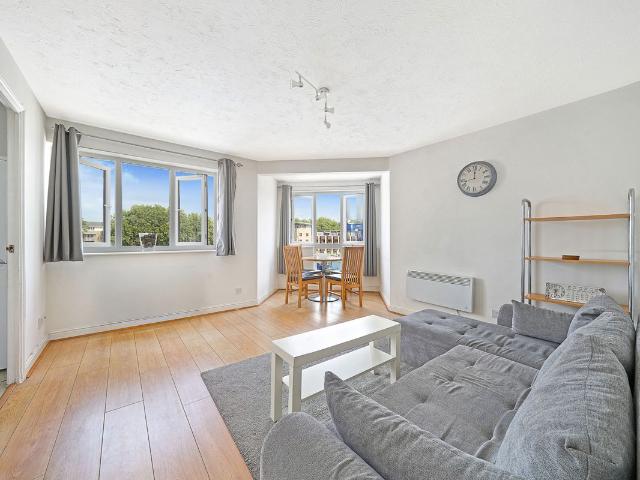 Windsock Close, Surrey Quays SE16, 2 bed flat to rent, £2,500 pcm | PrimeLocation