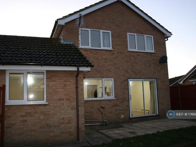Windsor Mews, New Romney, TN28 4 bed detached house to rent £1,995 pcm £460 pw