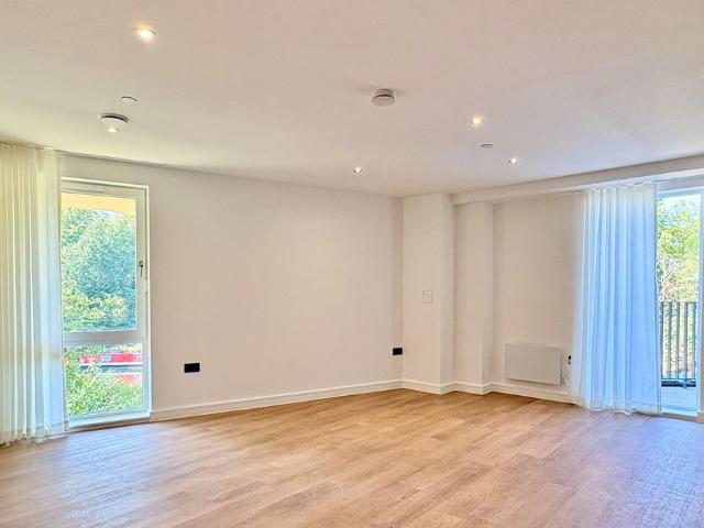 Windsor Bridge Road, Bath BA2, 3 bed flat to rent, £3,100 pcm | PrimeLocation