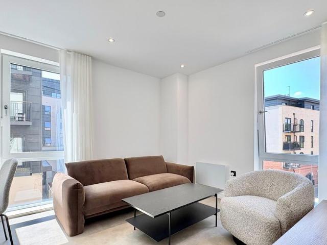 Windsor Bridge Road 1 bed flat to rent £1,775 pcm £410 pw