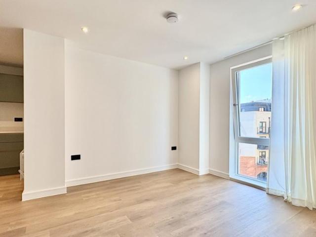 Windsor Bridge Road 1 bed flat to rent £1,775 pcm £410 pw