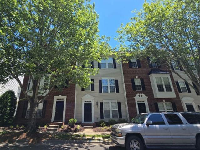 Windsor Castle Ln