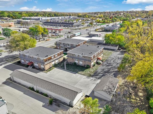 Windsor Chateau 2 Bedroom Apartment for Rent at 1250 73rd St, Windsor Heights, IA 50324