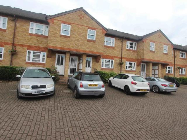 WINDSOR, CHILTERN COURT MEWS 2 bed flat to rent £1,495 pcm £345 pw