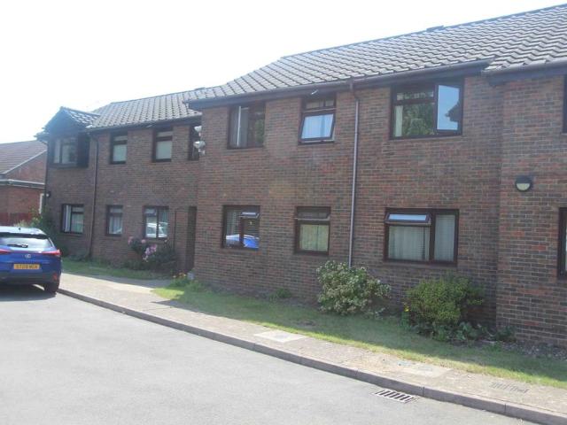 WINDSOR CLARENCE COURT 2 bed flat to rent £1,550 pcm £358 pw
