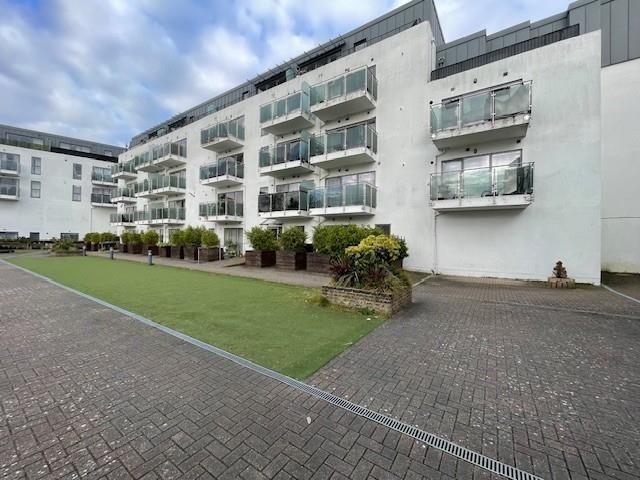 Windsor Close, Northwood HA6, 1 bed flat to rent, £1,550 pcm | PrimeLocation