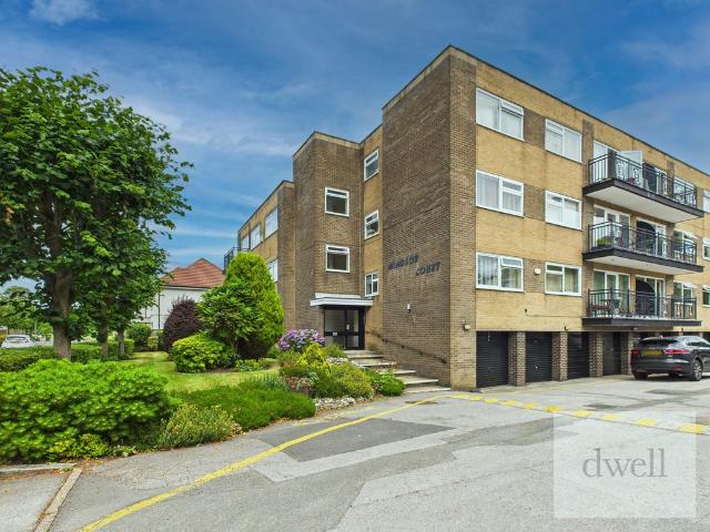 Windsor Court, Moortown, Leeds, LS17 2 bed flat to rent £1,000 pcm £231 pw