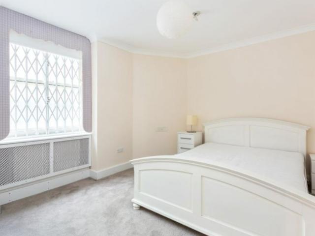 Windsor Court, Moscow Road, London W2, 3 bed flat to rent, £15,167 pcm | PrimeLocation