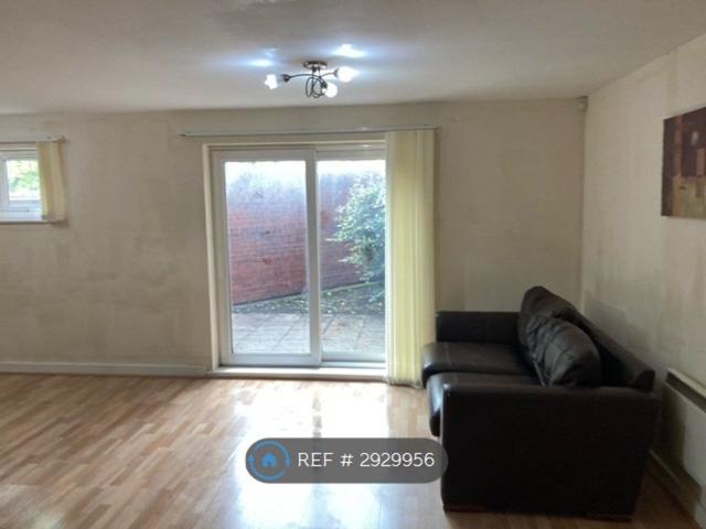 Windsor Court, Newcastle ST5, 2 bed flat to rent, £980 pcm | PrimeLocation