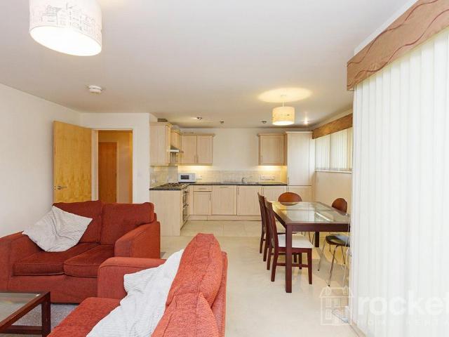 Windsor Court, No.1 London Road. 2 bed apartment to rent £1,195 pcm £276 pw