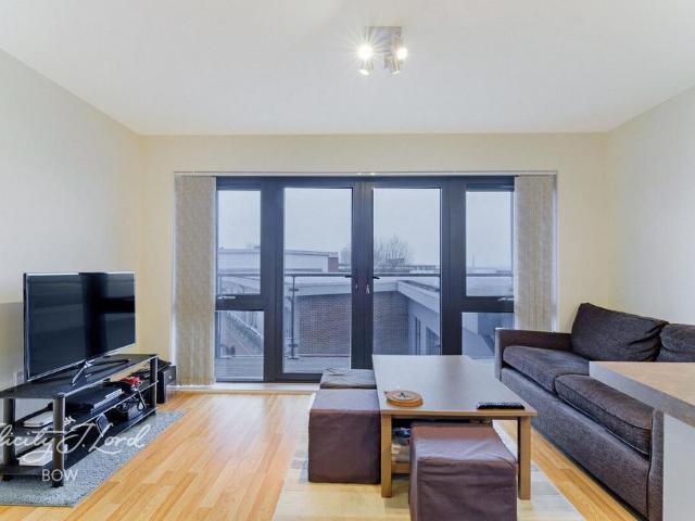 Windsor Court, Bow 2 bed flat to rent £2,250 pcm £519 pw