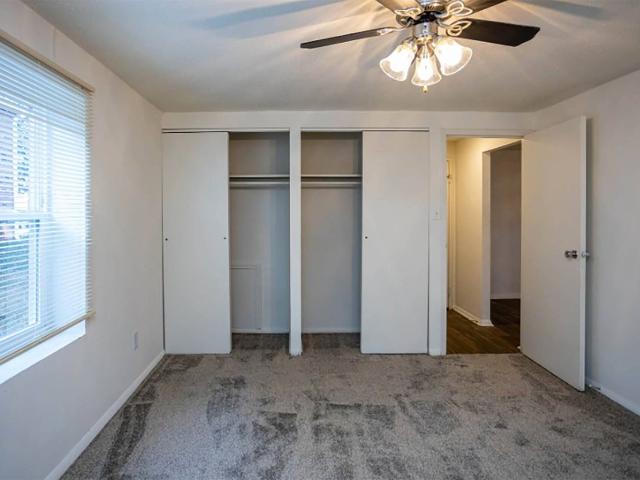 Windsor Court Studio Apartment for Rent at 614 Cedar Ln, Knoxville, TN 37912