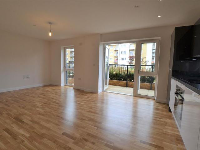 Windsor Court, West Drayton UB7, 1 bed flat to rent, £1,475 pcm | PrimeLocation