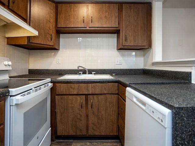 Windsor Court 2 Bedroom Apartment for Rent at 614 Cedar Ln, Knoxville, TN 37912