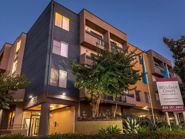 Windsor Court 2 Bedroom Apartment for Rent at 900 Irolo St, Los Angeles, CA 90006 Wilshire Center Koreatown