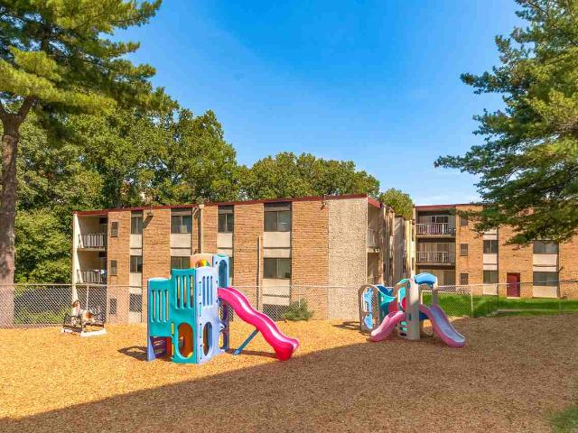 Windsor Courts Studio Apartment for Rent at 13802 Castle Boulevard, Fairland, MD 20904 Fairland