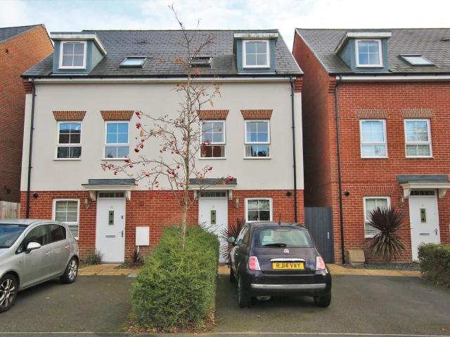 Windsor Crescent, Wokingham RG40, 3 bed town house to rent, £2,250 pcm | PrimeLocation
