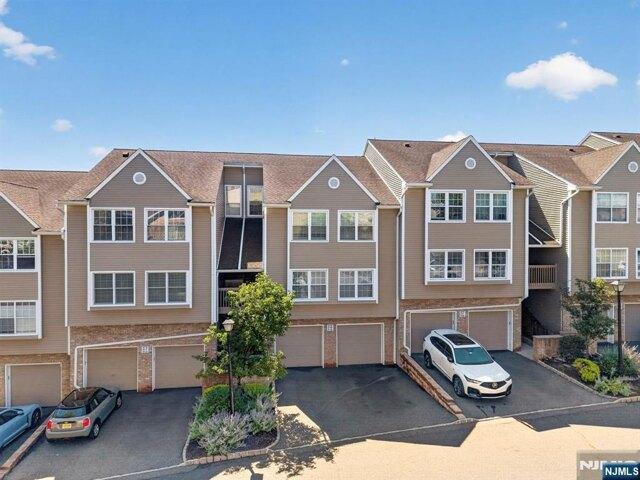 Windsor Dr, Palisades Park, Condo For Sale