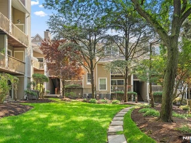Windsor Dr, Palisades Park, Condo For Sale