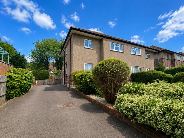 Windsor Drive, Orpington, BR6 2 bed maisonette to rent £1,700 pcm £392 pw