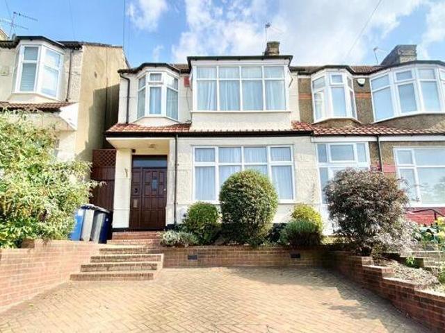 Windsor Drive, East Barnet, 4 Bedroom End