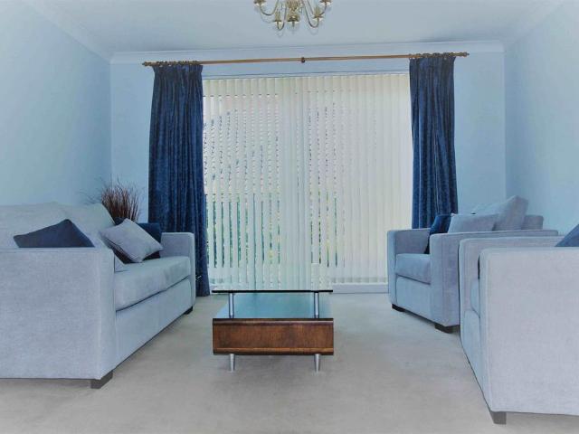 WINDSOR, FOUNTAIN GARDENS 2 bed flat to rent £1,650 pcm £381 pw