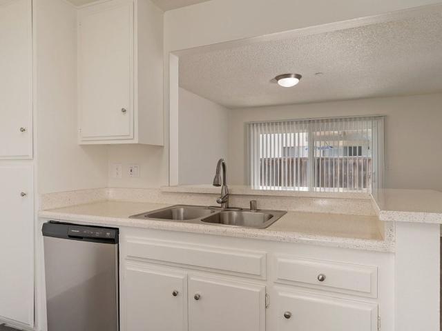 Windsor Garden Apartment Homes 2 Bedroom Apartment for Rent at 1651 Mitchell Ave, Tustin, CA 92780 Tustin