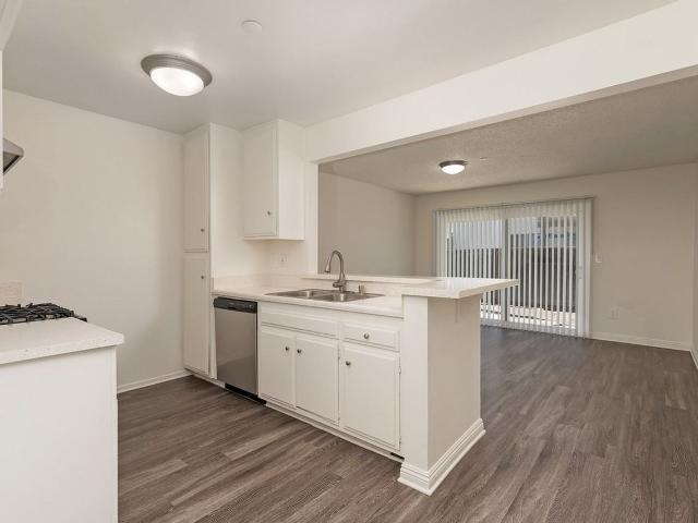 Windsor Garden Apartment Homes 2 Bedroom Apartment for Rent at 1651 Mitchell Ave, Tustin, CA 92780 Tustin