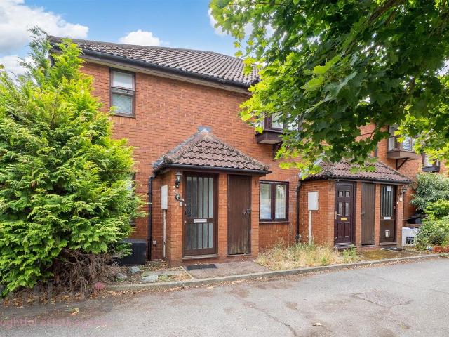 Windsor Gardens, Croydon CR0, 1 bed end terrace house to rent, £1,300 pcm | PrimeLocation