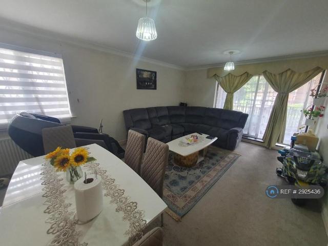 Windsor House, London, NW4 2 bed flat to rent £2,160 pcm £498 pw