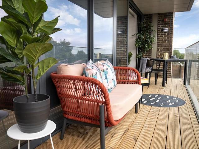 Windsor House, Staines Upon Thames TW18 1 bed apartment to rent £1,750 pcm £404 pw