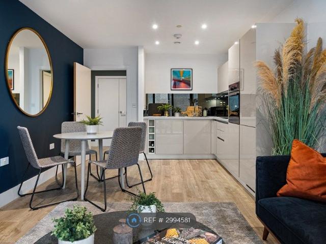 Windsor House, Staines Upon Thames TW18, 1 bed flat to rent, £1,750 pcm | PrimeLocation