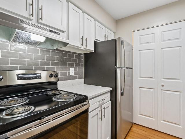 Windsor Park 1 Bedroom Apartment for Rent at 3937 Penshurst Ln, Lake Ridge, VA 22192 Westridge