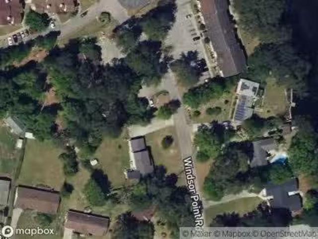 Windsor Point Rd Apt 1d