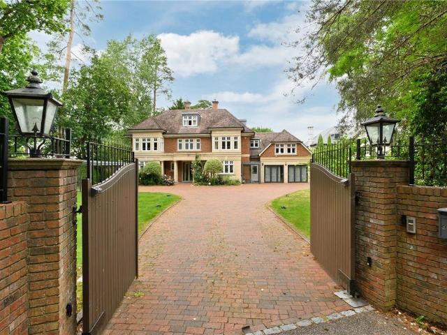 Windsor Road, Ascot, Berkshire, SL5 5 bed detached house to rent £12,500 pcm £2,885 pw