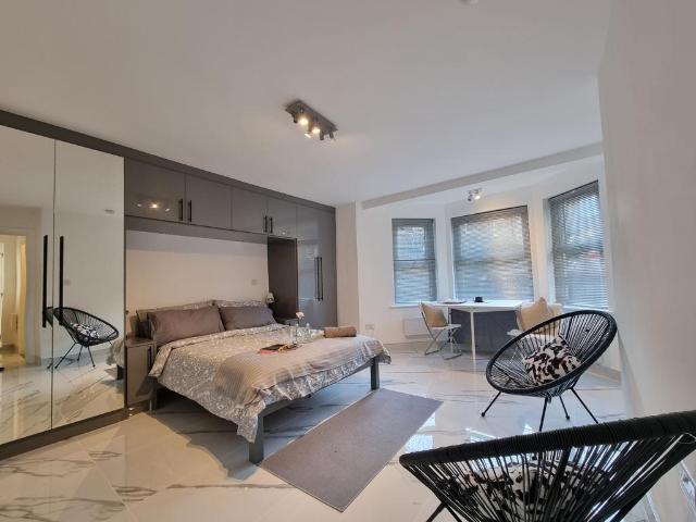 Windsor Road, Ealing, W5 5PE 1 bed flat to rent £1,650 pcm £381 pw